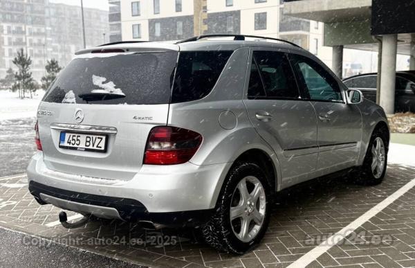 Pelēks Mercedes-Benz M-Class 2006 Tallina, ar dzinēja tilpumu 3.00 L un nobraukumu 335 tūkst. km par 4499 €, foto 4 vietnē AUTOMOTO.COM.LV