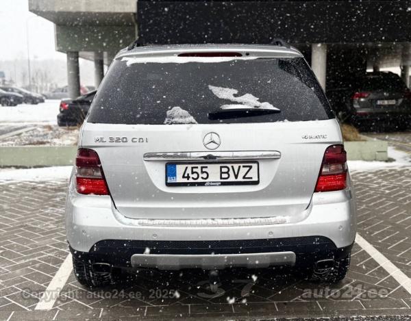 Pelēks Mercedes-Benz M-Class 2006 Tallina, ar dzinēja tilpumu 3.00 L un nobraukumu 335 tūkst. km par 4499 €, foto 5 vietnē AUTOMOTO.COM.LV