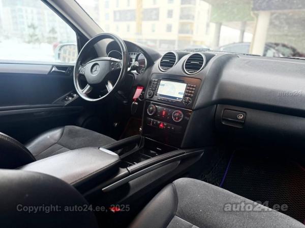 Pelēks Mercedes-Benz M-Class 2006 Tallina, ar dzinēja tilpumu 3.00 L un nobraukumu 335 tūkst. km par 4499 €, foto 7 vietnē AUTOMOTO.COM.LV