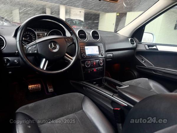 Pelēks Mercedes-Benz M-Class 2006 Tallina, ar dzinēja tilpumu 3.00 L un nobraukumu 335 tūkst. km par 4499 €, foto 8 vietnē AUTOMOTO.COM.LV