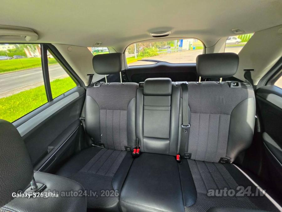 Grey Mercedes-Benz M-Class 2006 in Viljandi, with an engine capacity of 3.00 L and mileage of 316 thousand km for 3999 €, photo 7 on AUTOMOTO.COM.LV