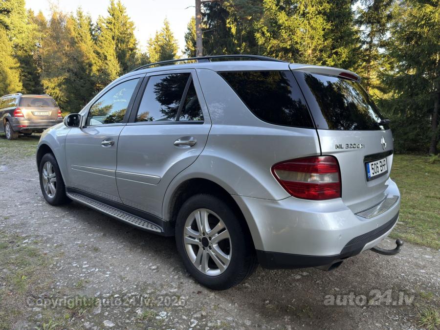 Pelēks Mercedes-Benz M-Class 2006 Kuresāre, ar dzinēja tilpumu 3.00 L un nobraukumu 421 tūkst. km par 3990 €, foto 4 vietnē AUTOMOTO.COM.LV