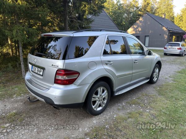 Pelēks Mercedes-Benz M-Class 2006 Kuresāre, ar dzinēja tilpumu 3.00 L un nobraukumu 421 tūkst. km par 3990 €, foto 6 vietnē AUTOMOTO.COM.LV