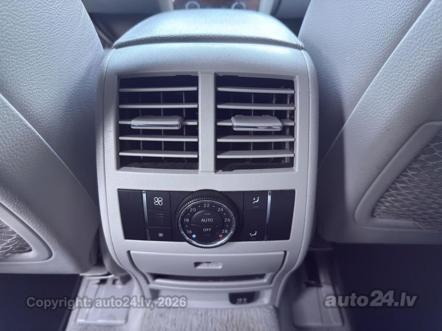 Pelēks Mercedes-Benz M-Class 2006 Kuresāre, ar dzinēja tilpumu 3.00 L un nobraukumu 421 tūkst. km par 3990 €, foto 12 vietnē AUTOMOTO.COM.LV