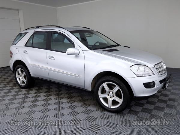 Pelēks Mercedes-Benz M-Class 2006 Tallina, ar dzinēja tilpumu 3.00 L un nobraukumu 298 tūkst. km par 2499 €, foto 1 vietnē AUTOMOTO.COM.LV