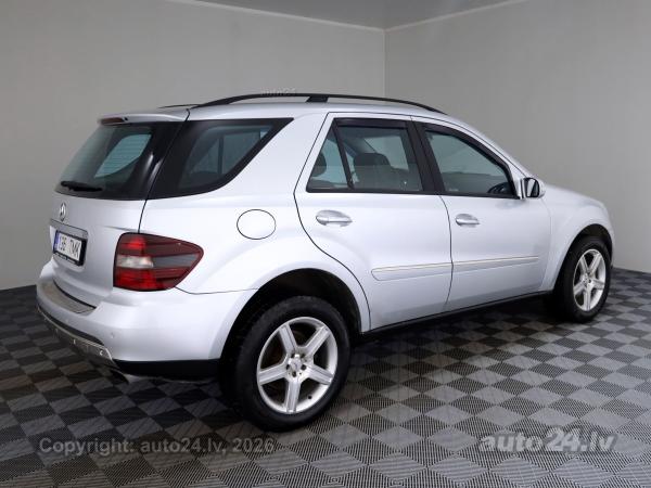 Pelēks Mercedes-Benz M-Class 2006 Tallina, ar dzinēja tilpumu 3.00 L un nobraukumu 298 tūkst. km par 2499 €, foto 4 vietnē AUTOMOTO.COM.LV