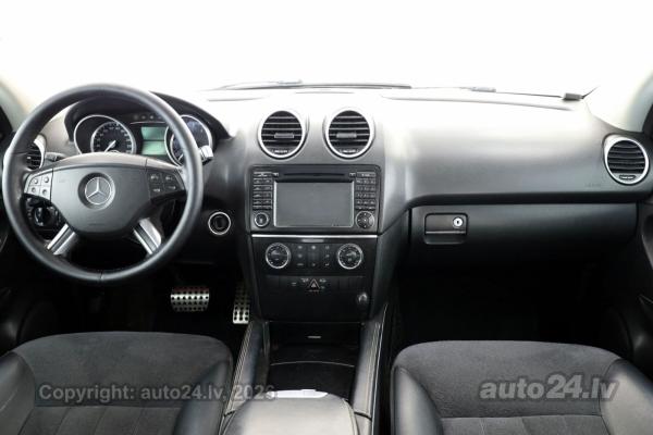Pelēks Mercedes-Benz M-Class 2006 Tallina, ar dzinēja tilpumu 3.00 L un nobraukumu 298 tūkst. km par 2499 €, foto 6 vietnē AUTOMOTO.COM.LV