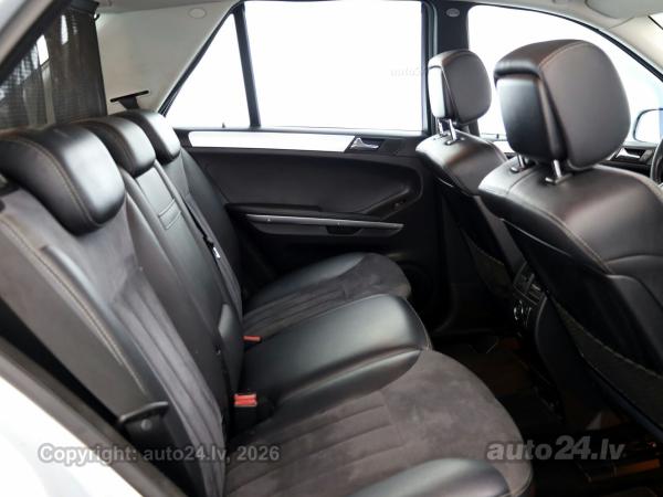 Pelēks Mercedes-Benz M-Class 2006 Tallina, ar dzinēja tilpumu 3.00 L un nobraukumu 298 tūkst. km par 2499 €, foto 8 vietnē AUTOMOTO.COM.LV