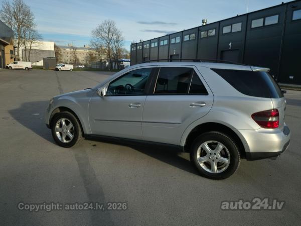 Pelēks Mercedes-Benz M-Class 2008 Tallina, ar dzinēja tilpumu 3.00 L un nobraukumu 170 tūkst. km par 10000 €, foto 6 vietnē AUTOMOTO.COM.LV