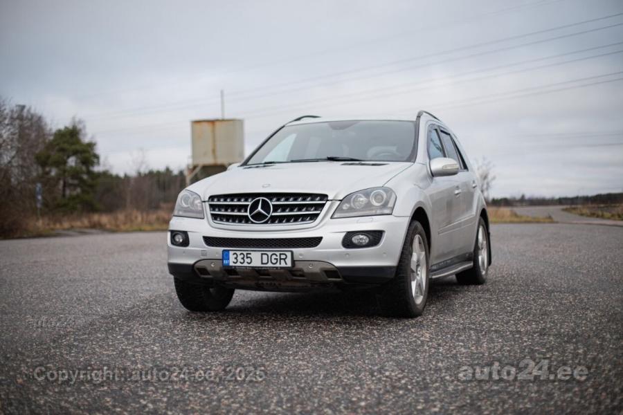 Pelēks Mercedes-Benz M-Class 2010 Tallina, ar dzinēja tilpumu 3.50 L un nobraukumu 240 tūkst. km par 10900 €, foto 1 vietnē AUTOMOTO.COM.LV