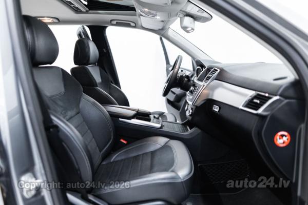 Grey Mercedes-Benz M-Class 2012 in Tallinn, with an engine capacity of 3.50 L and mileage of 134 thousand km for 13999 €, photo 11 on AUTOMOTO.COM.LV