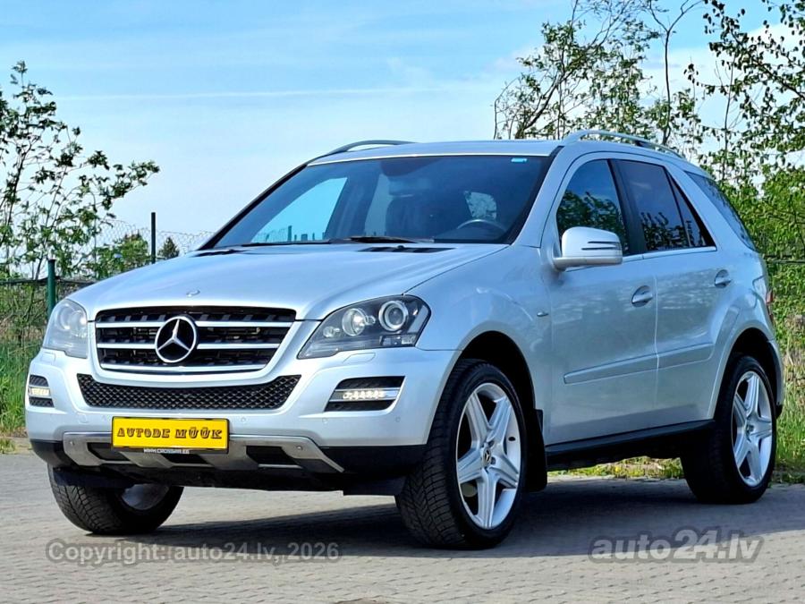 Pelēks Mercedes-Benz M-Class 2012 Tartu, ar dzinēja tilpumu 3.00 L un nobraukumu 227 tūkst. km par 10990 €, foto 1 vietnē AUTOMOTO.COM.LV