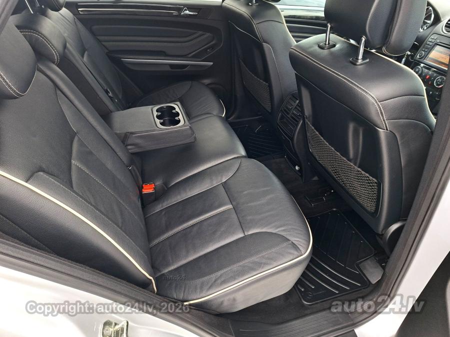 Pelēks Mercedes-Benz M-Class 2012 Tartu, ar dzinēja tilpumu 3.00 L un nobraukumu 227 tūkst. km par 10990 €, foto 10 vietnē AUTOMOTO.COM.LV
