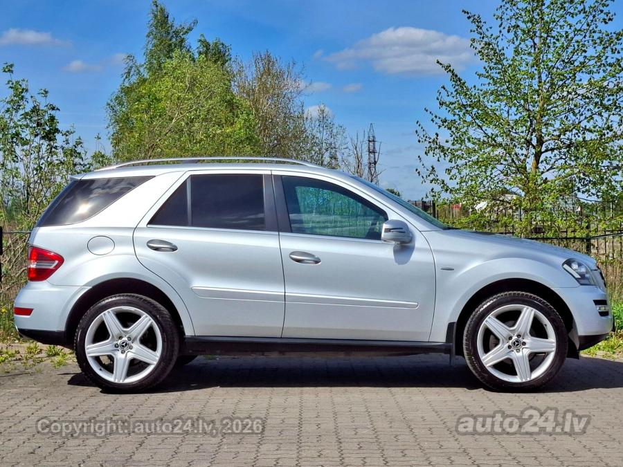 Pelēks Mercedes-Benz M-Class 2012 Tartu, ar dzinēja tilpumu 3.00 L un nobraukumu 227 tūkst. km par 10990 €, foto 25 vietnē AUTOMOTO.COM.LV