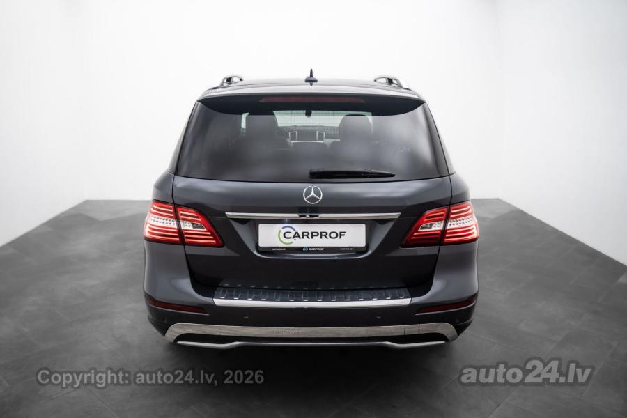 Grey Mercedes-Benz M-Class 2012 in Tallinn, with an engine capacity of 3.00 L and mileage of 276 thousand km for 15999 €, photo 7 on AUTOMOTO.COM.LV