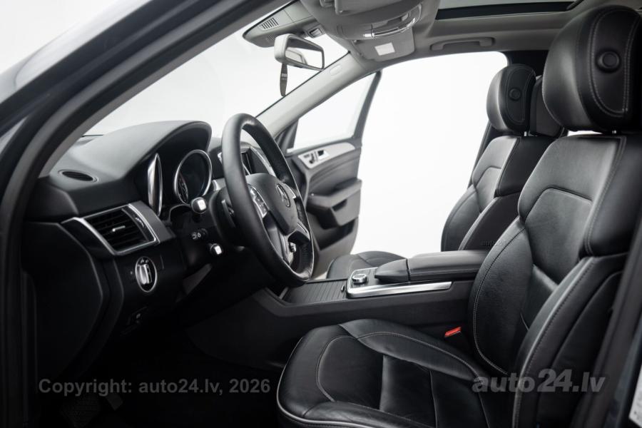 Grey Mercedes-Benz M-Class 2012 in Tallinn, with an engine capacity of 3.00 L and mileage of 276 thousand km for 15999 €, photo 9 on AUTOMOTO.COM.LV