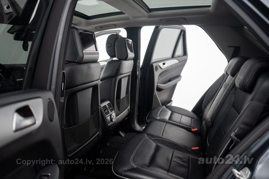 Grey Mercedes-Benz M-Class 2012 in Tallinn, with an engine capacity of 3.00 L and mileage of 276 thousand km for 15999 €, photo 10 on AUTOMOTO.COM.LV