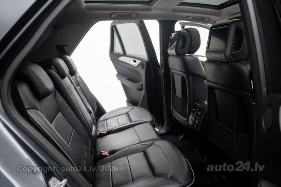 Grey Mercedes-Benz M-Class 2012 in Tallinn, with an engine capacity of 3.00 L and mileage of 276 thousand km for 15999 €, photo 11 on AUTOMOTO.COM.LV