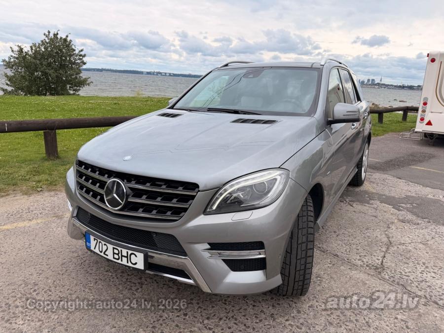 Pelēks Mercedes-Benz M-Class 2012 Tallina, ar dzinēja tilpumu 3.00 L un nobraukumu 257 tūkst. km par 17000 €, foto 1 vietnē AUTOMOTO.COM.LV