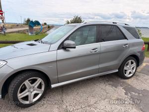 Pelēks Mercedes-Benz M-Class 2012 Tallina, ar dzinēja tilpumu 3.00 L un nobraukumu 257 tūkst. km par 17000 €, foto 3 vietnē AUTOMOTO.COM.LV