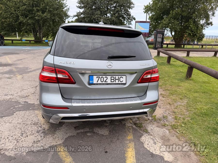 Pelēks Mercedes-Benz M-Class 2012 Tallina, ar dzinēja tilpumu 3.00 L un nobraukumu 257 tūkst. km par 17000 €, foto 6 vietnē AUTOMOTO.COM.LV