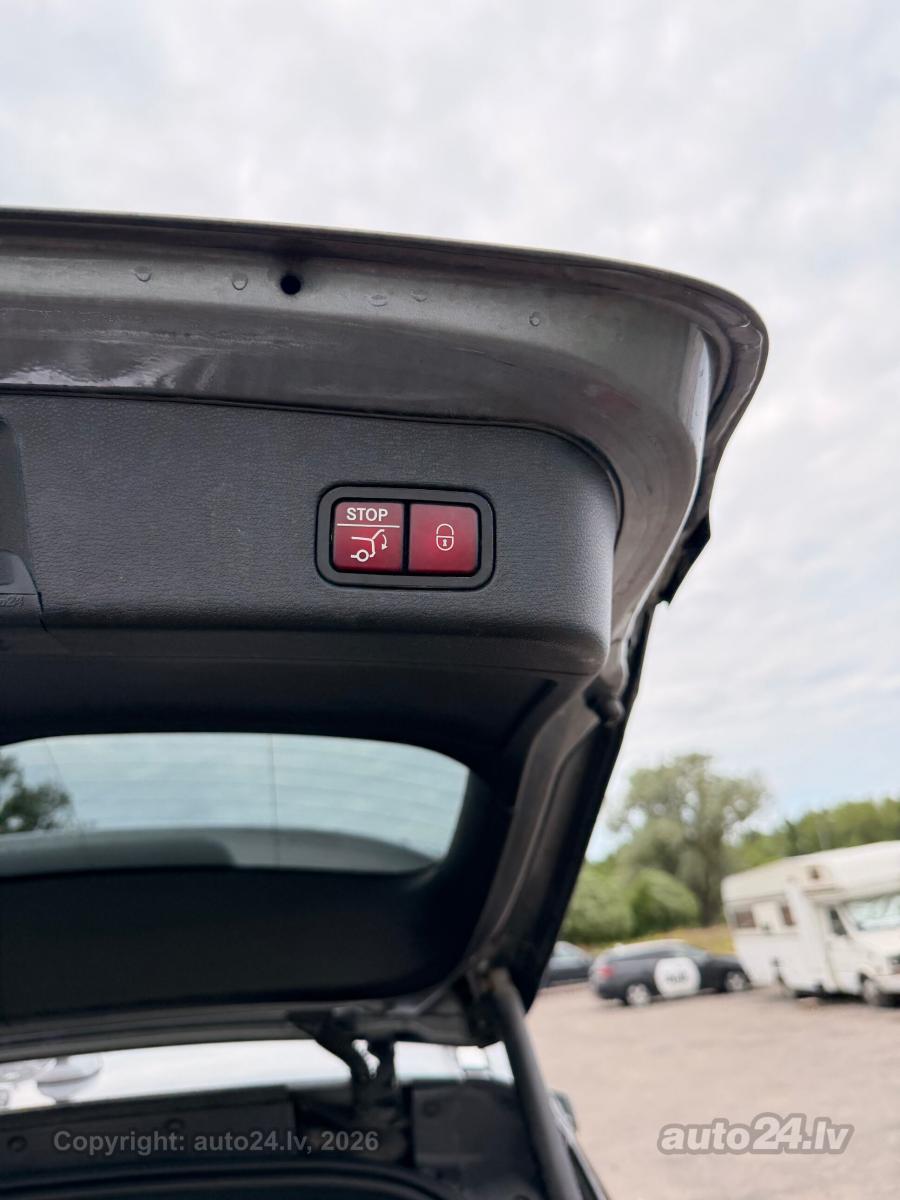 Pelēks Mercedes-Benz M-Class 2012 Tallina, ar dzinēja tilpumu 3.00 L un nobraukumu 257 tūkst. km par 17000 €, foto 10 vietnē AUTOMOTO.COM.LV