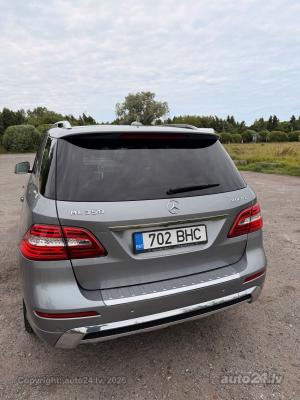 Pelēks Mercedes-Benz M-Class 2012 Tallina, ar dzinēja tilpumu 3.00 L un nobraukumu 257 tūkst. km par 17000 €, foto 11 vietnē AUTOMOTO.COM.LV