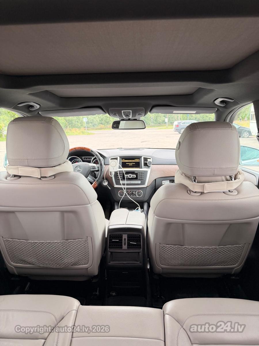 Pelēks Mercedes-Benz M-Class 2012 Tallina, ar dzinēja tilpumu 3.00 L un nobraukumu 257 tūkst. km par 17000 €, foto 20 vietnē AUTOMOTO.COM.LV