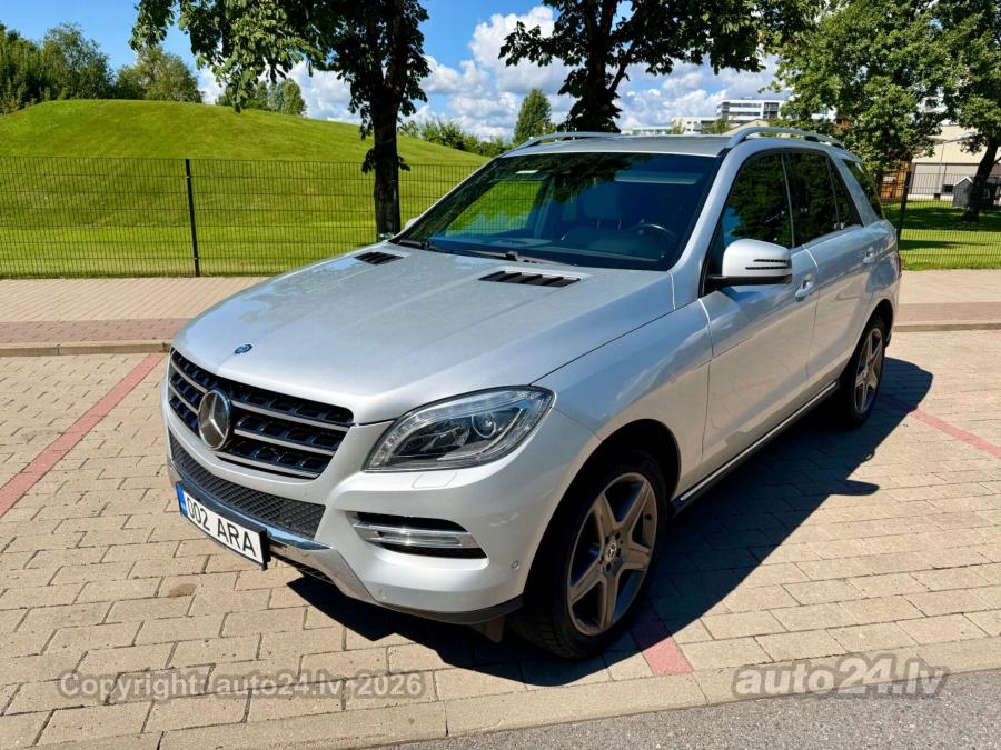 Pelēks Mercedes-Benz M-Class 2012 Pērnava, ar dzinēja tilpumu 3.50 L un nobraukumu 195 tūkst. km par 18900 €, foto 1 vietnē AUTOMOTO.COM.LV