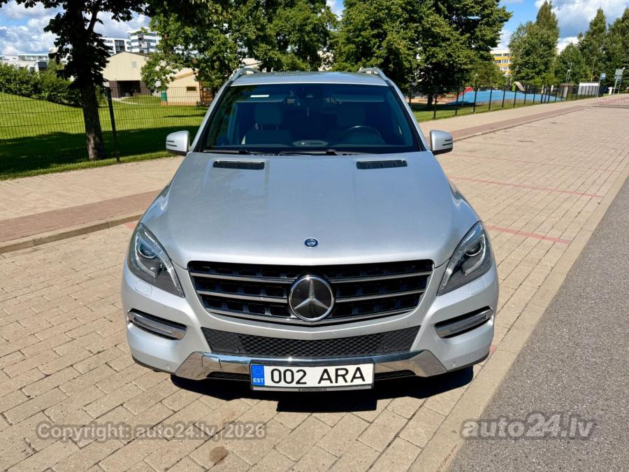 Pelēks Mercedes-Benz M-Class 2012 Pērnava, ar dzinēja tilpumu 3.50 L un nobraukumu 195 tūkst. km par 18900 €, foto 3 vietnē AUTOMOTO.COM.LV