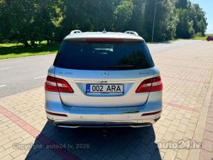 Pelēks Mercedes-Benz M-Class 2012 Pērnava, ar dzinēja tilpumu 3.50 L un nobraukumu 195 tūkst. km par 18900 €, foto 8 vietnē AUTOMOTO.COM.LV