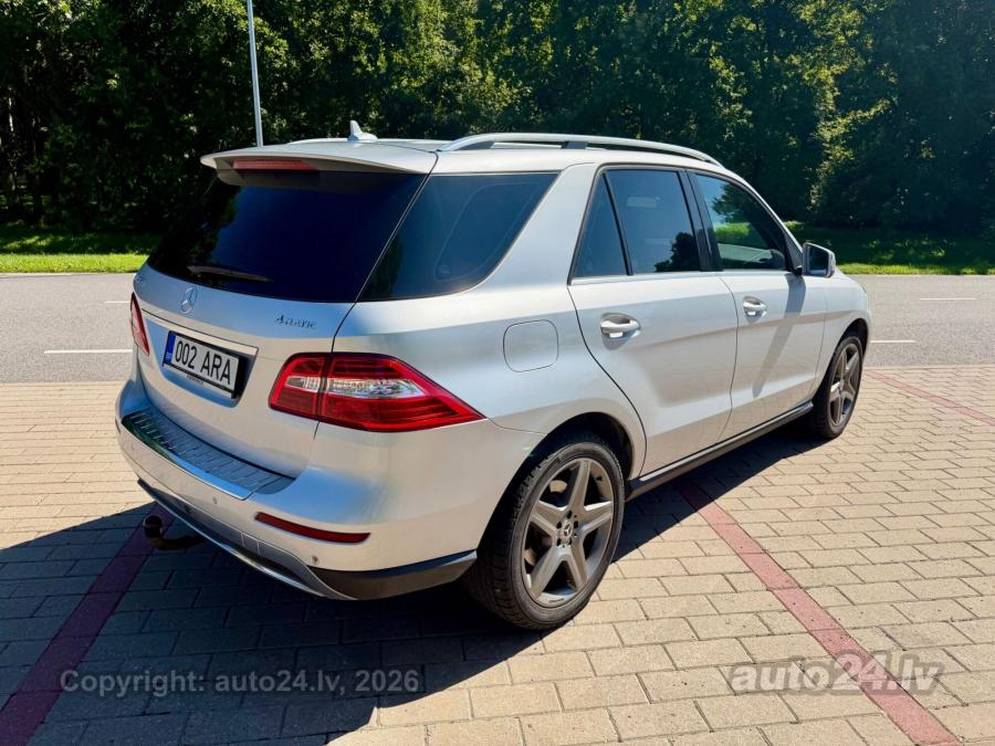 Pelēks Mercedes-Benz M-Class 2012 Pērnava, ar dzinēja tilpumu 3.50 L un nobraukumu 195 tūkst. km par 18900 €, foto 9 vietnē AUTOMOTO.COM.LV