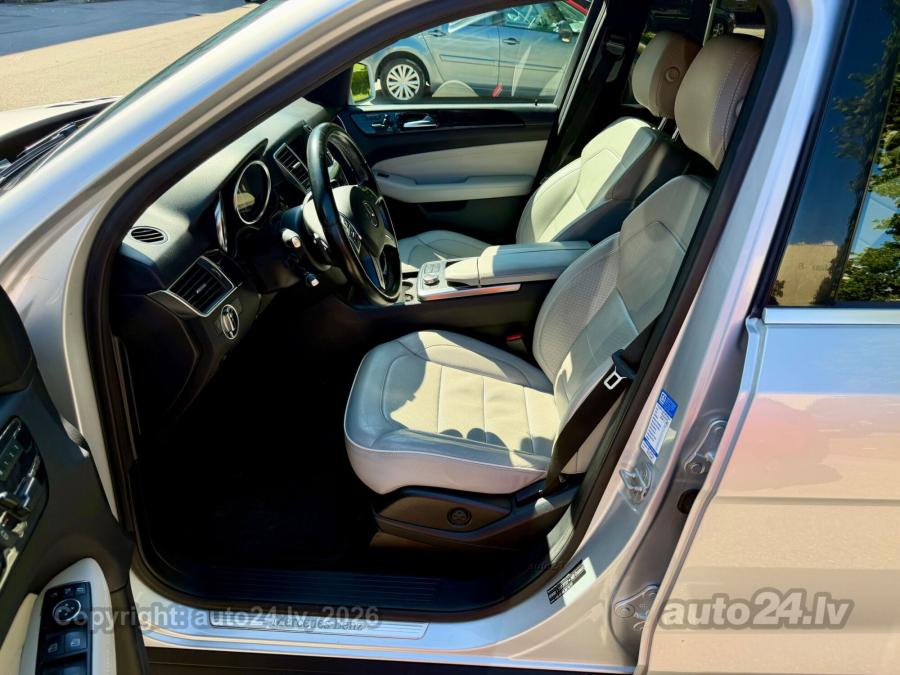 Pelēks Mercedes-Benz M-Class 2012 Pērnava, ar dzinēja tilpumu 3.50 L un nobraukumu 195 tūkst. km par 18900 €, foto 11 vietnē AUTOMOTO.COM.LV