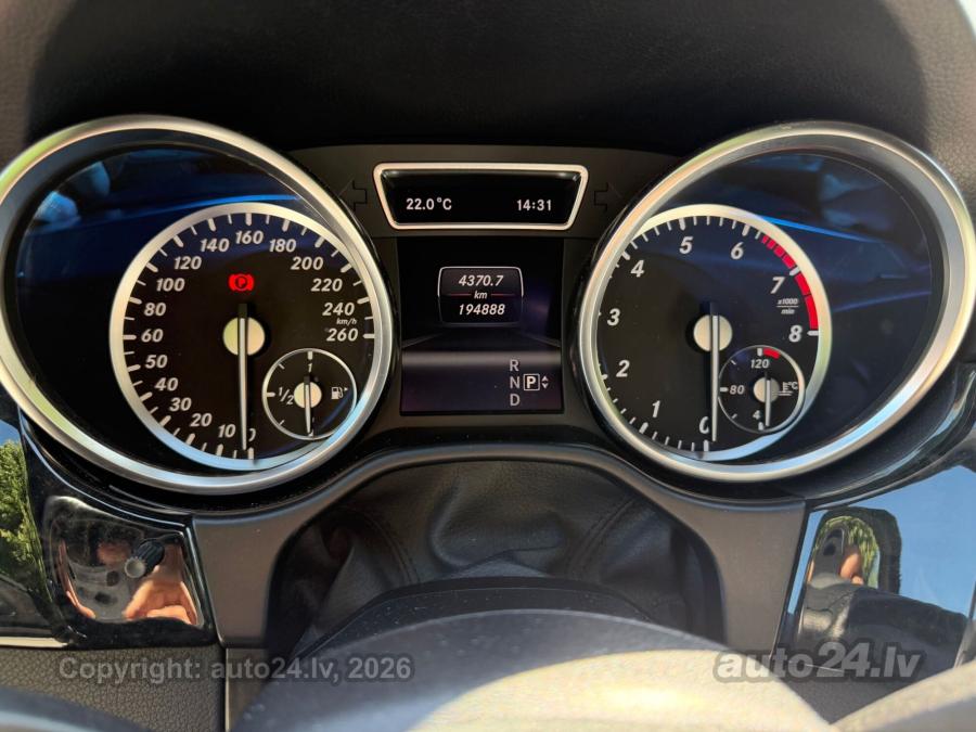 Pelēks Mercedes-Benz M-Class 2012 Pērnava, ar dzinēja tilpumu 3.50 L un nobraukumu 195 tūkst. km par 18900 €, foto 15 vietnē AUTOMOTO.COM.LV