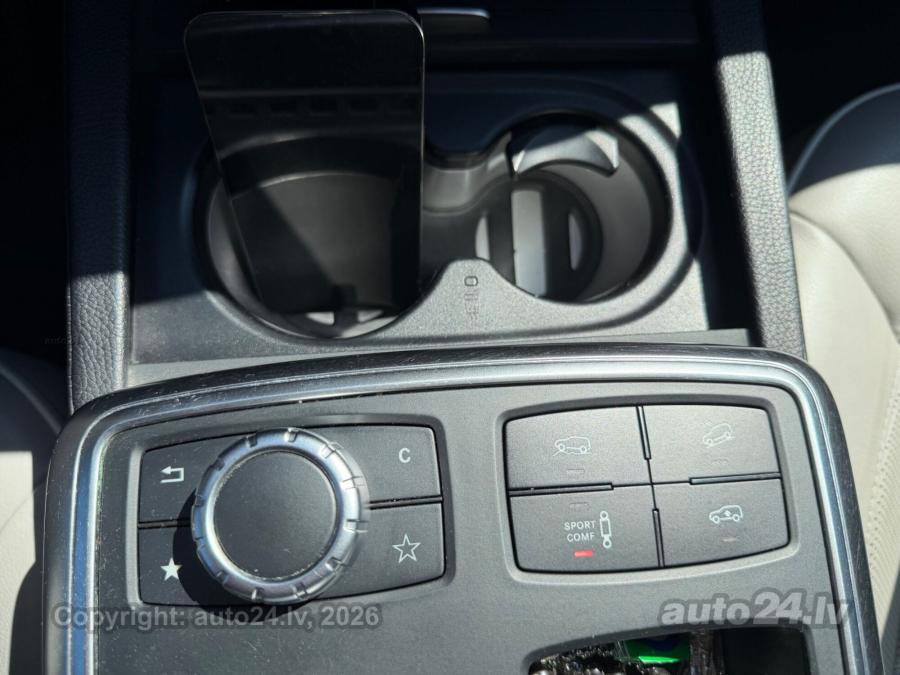 Pelēks Mercedes-Benz M-Class 2012 Pērnava, ar dzinēja tilpumu 3.50 L un nobraukumu 195 tūkst. km par 18900 €, foto 18 vietnē AUTOMOTO.COM.LV