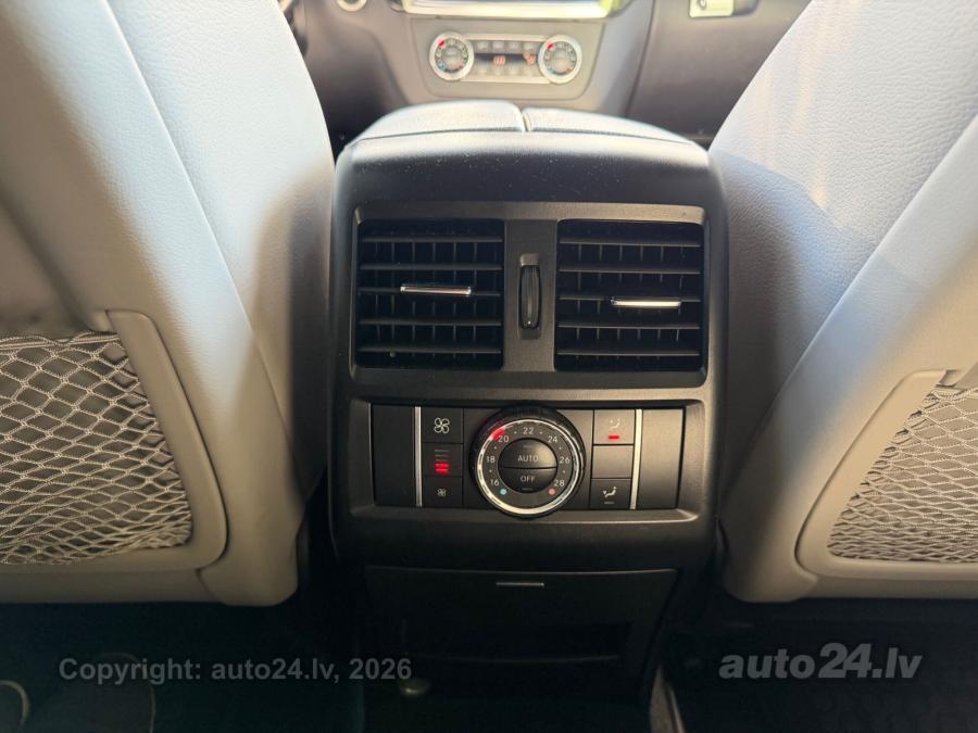 Pelēks Mercedes-Benz M-Class 2012 Pērnava, ar dzinēja tilpumu 3.50 L un nobraukumu 195 tūkst. km par 18900 €, foto 19 vietnē AUTOMOTO.COM.LV