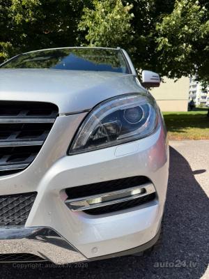 Pelēks Mercedes-Benz M-Class 2012 Pērnava, ar dzinēja tilpumu 3.50 L un nobraukumu 195 tūkst. km par 18900 €, foto 23 vietnē AUTOMOTO.COM.LV