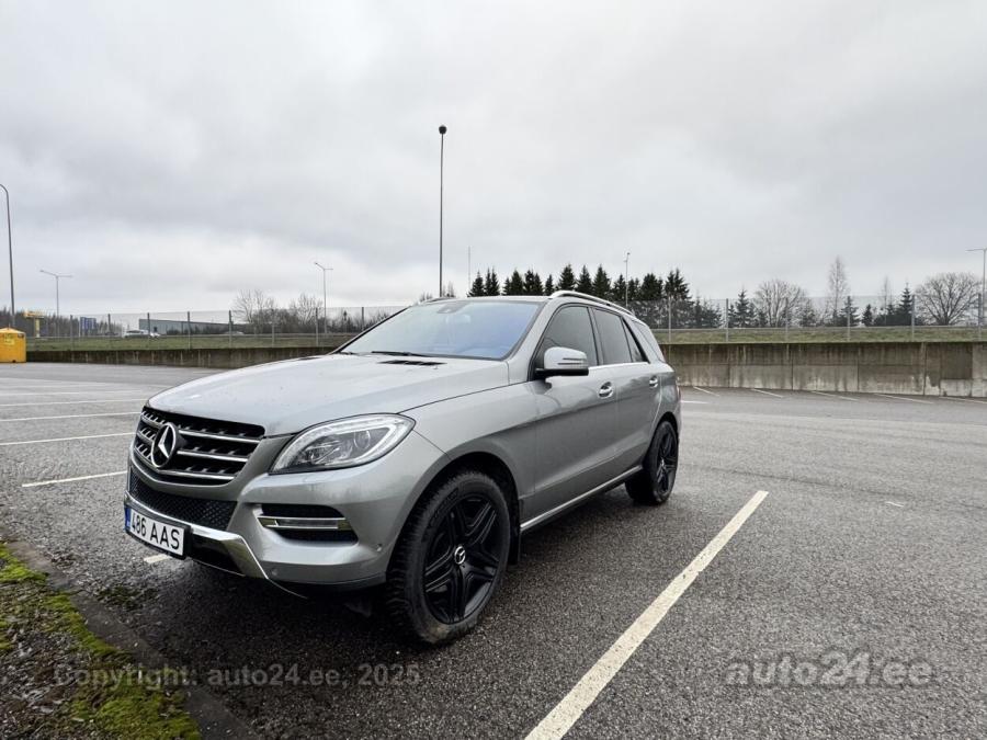 Pelēks Mercedes-Benz M-Class 2013 Tallina, ar dzinēja tilpumu 3.00 L un nobraukumu 370 tūkst. km par 18000 €, foto 2 vietnē AUTOMOTO.COM.LV