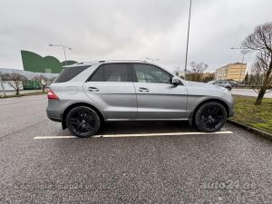 Pelēks Mercedes-Benz M-Class 2013 Tallina, ar dzinēja tilpumu 3.00 L un nobraukumu 370 tūkst. km par 18000 €, foto 5 vietnē AUTOMOTO.COM.LV