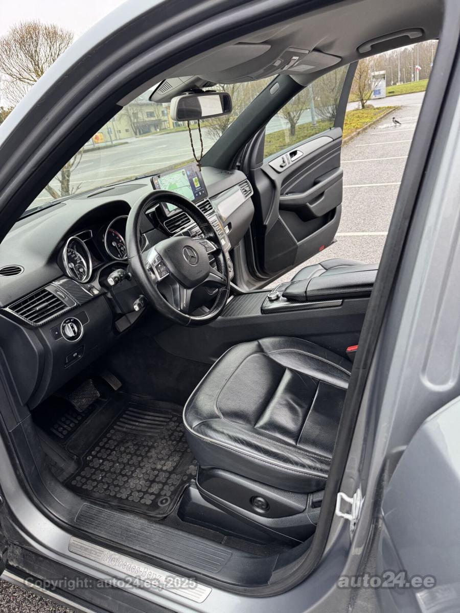 Pelēks Mercedes-Benz M-Class 2013 Tallina, ar dzinēja tilpumu 3.00 L un nobraukumu 370 tūkst. km par 18000 €, foto 7 vietnē AUTOMOTO.COM.LV