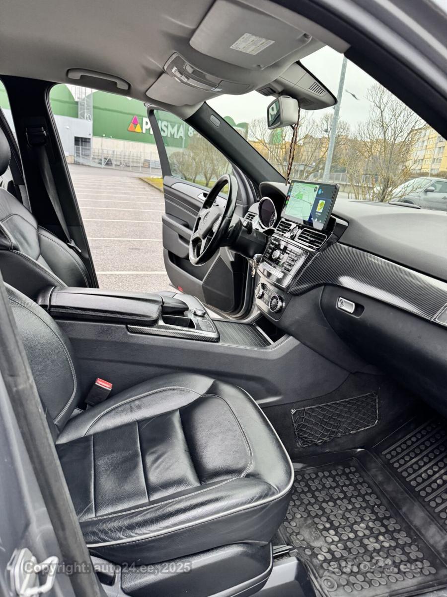 Pelēks Mercedes-Benz M-Class 2013 Tallina, ar dzinēja tilpumu 3.00 L un nobraukumu 370 tūkst. km par 18000 €, foto 8 vietnē AUTOMOTO.COM.LV