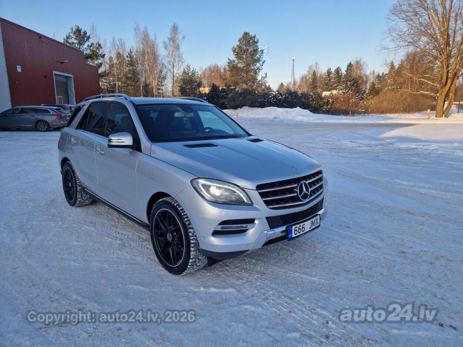 Pelēks Mercedes-Benz M-Class 2013 Viljandi, ar dzinēja tilpumu 3.00 L un nobraukumu 247 tūkst. km par 15900 €, foto 1 vietnē AUTOMOTO.COM.LV