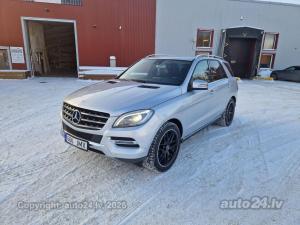 Pelēks Mercedes-Benz M-Class 2013 Viljandi, ar dzinēja tilpumu 3.00 L un nobraukumu 247 tūkst. km par 15900 €, foto 3 vietnē AUTOMOTO.COM.LV