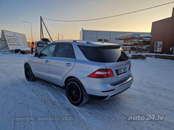 Pelēks Mercedes-Benz M-Class 2013 Viljandi, ar dzinēja tilpumu 3.00 L un nobraukumu 247 tūkst. km par 15900 €, foto 4 vietnē AUTOMOTO.COM.LV