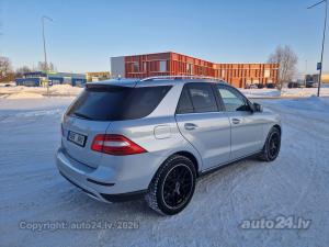 Pelēks Mercedes-Benz M-Class 2013 Viljandi, ar dzinēja tilpumu 3.00 L un nobraukumu 247 tūkst. km par 15900 €, foto 6 vietnē AUTOMOTO.COM.LV