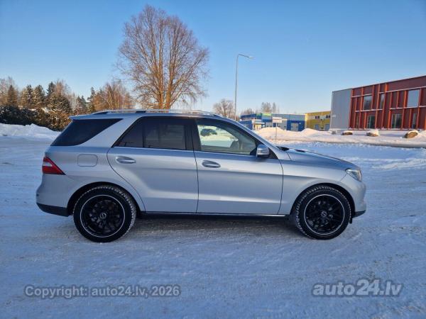 Pelēks Mercedes-Benz M-Class 2013 Viljandi, ar dzinēja tilpumu 3.00 L un nobraukumu 247 tūkst. km par 15900 €, foto 8 vietnē AUTOMOTO.COM.LV