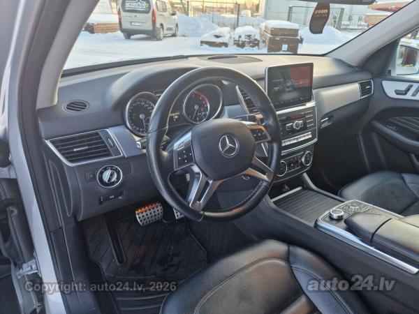 Pelēks Mercedes-Benz M-Class 2013 Viljandi, ar dzinēja tilpumu 3.00 L un nobraukumu 247 tūkst. km par 15900 €, foto 9 vietnē AUTOMOTO.COM.LV