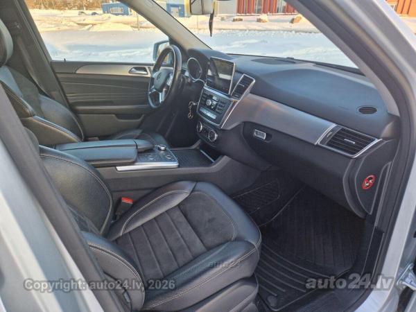 Pelēks Mercedes-Benz M-Class 2013 Viljandi, ar dzinēja tilpumu 3.00 L un nobraukumu 247 tūkst. km par 15900 €, foto 10 vietnē AUTOMOTO.COM.LV
