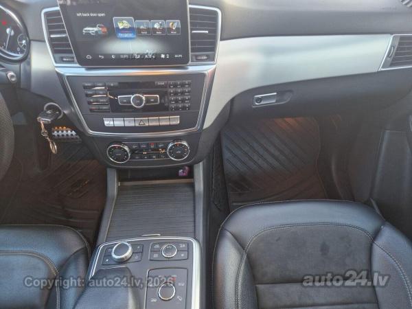 Grey Mercedes-Benz M-Class 2013 in Viljandi, with an engine capacity of 3.00 L and mileage of 247 thousand km for 15900 €, photo 11 on AUTOMOTO.COM.LV
