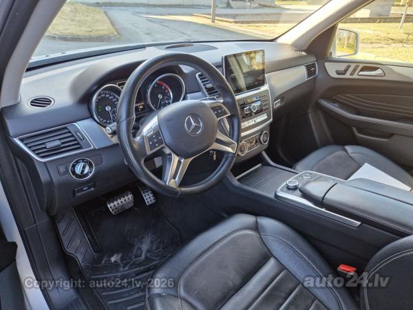 Grey Mercedes-Benz M-Class 2013 in Viljandi, with an engine capacity of 3.00 L and mileage of 251 thousand km for 13900 €, photo 10 on AUTOMOTO.COM.LV